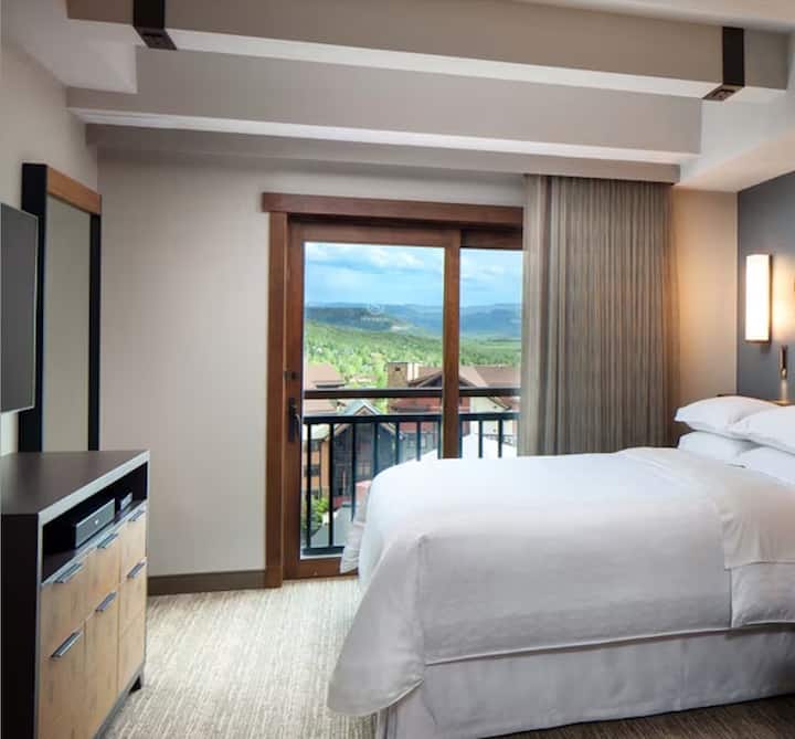 Sheraton Streamboat Resort Guest Room - Steamboat Springs, CO