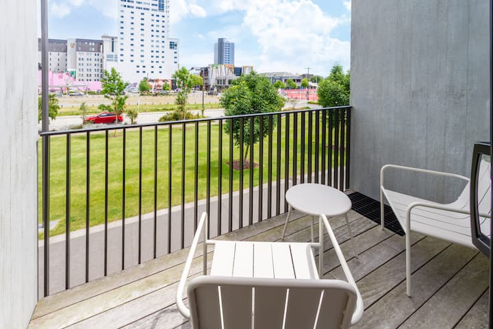 2-bedroom W/ Carpark. Overlooks Central East Frame - Christchurch