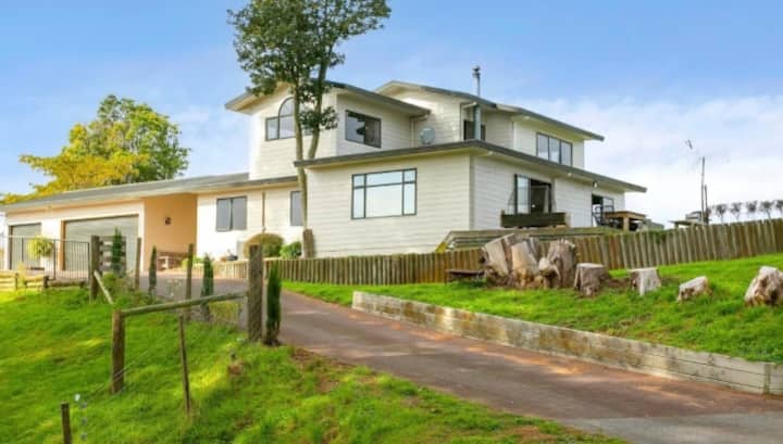 Spacious Rural Retreat On The Ridge - Nya Zeeland