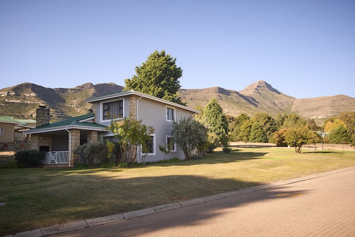 Villa Mohau @ 178 - Sleeps 4 - Clarens Golf Estate - Clarens