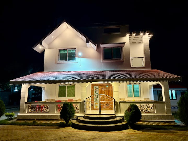 Lakeside Serenity - Yelagiri