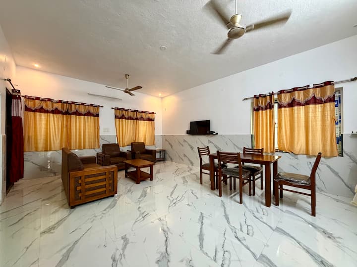 Lakeside Serenity - Yelagiri