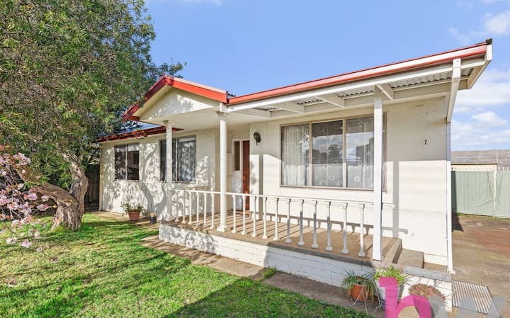 Three Bedrooms In Geelong! - Geelong