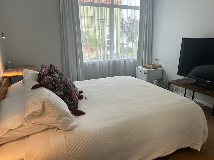 Ocean View Gem | Walk To Town & Sea - New Plymouth