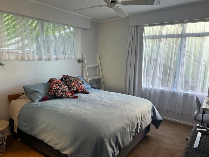 Ocean View Gem | Walk To Town & Sea - Inglewood