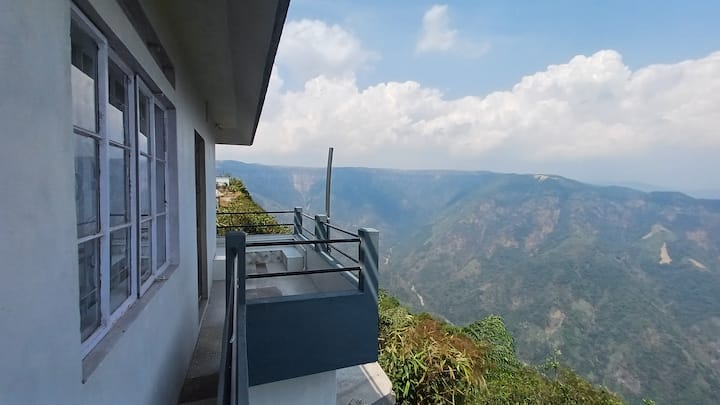 Cliffside Valley View Terrace Room. - Cherrapunji