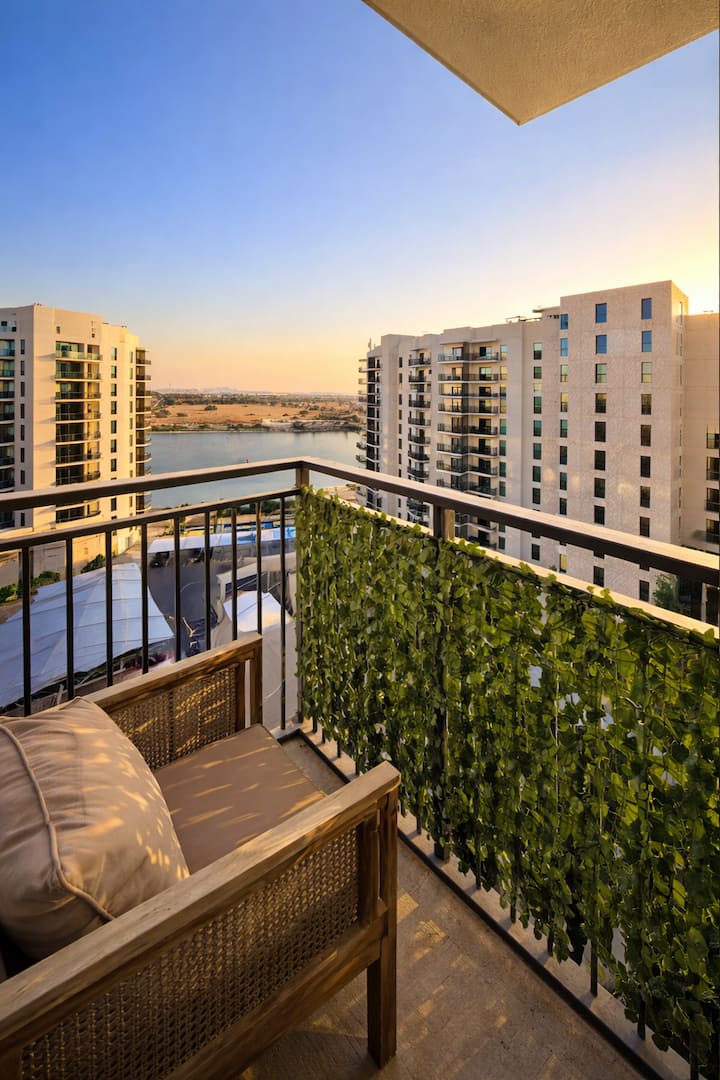 Local Owned Luxury Suite, Pool & Canal View - Aéroport d'Abou Dabi (AUH)