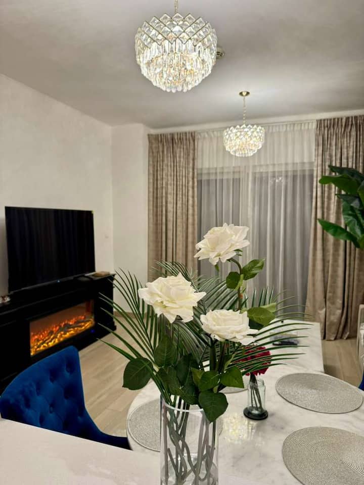 Local Owned Luxury Suite, Fireplace & Canal View - Abou Dabi