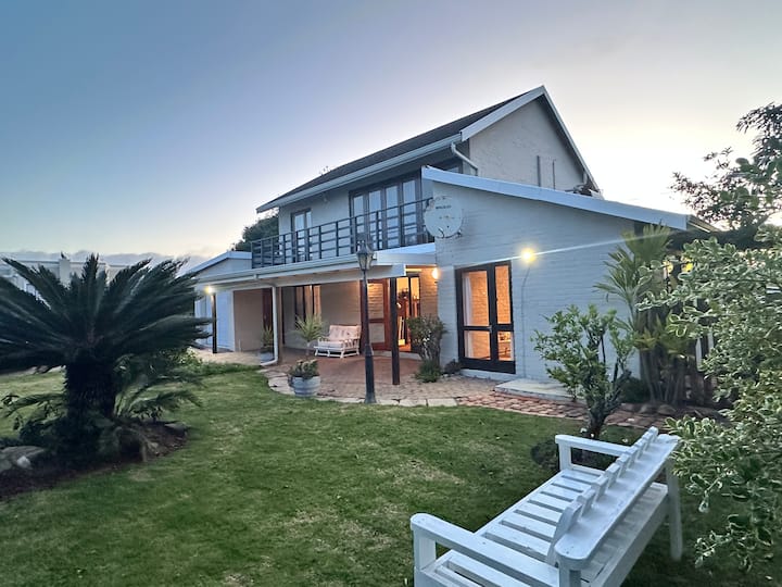 Honey B Home - Coastal Calm - Plettenberg Bay