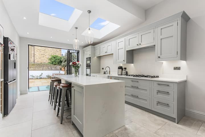 Large Modern Family Wandsworth Home - Sleeps 12 - London