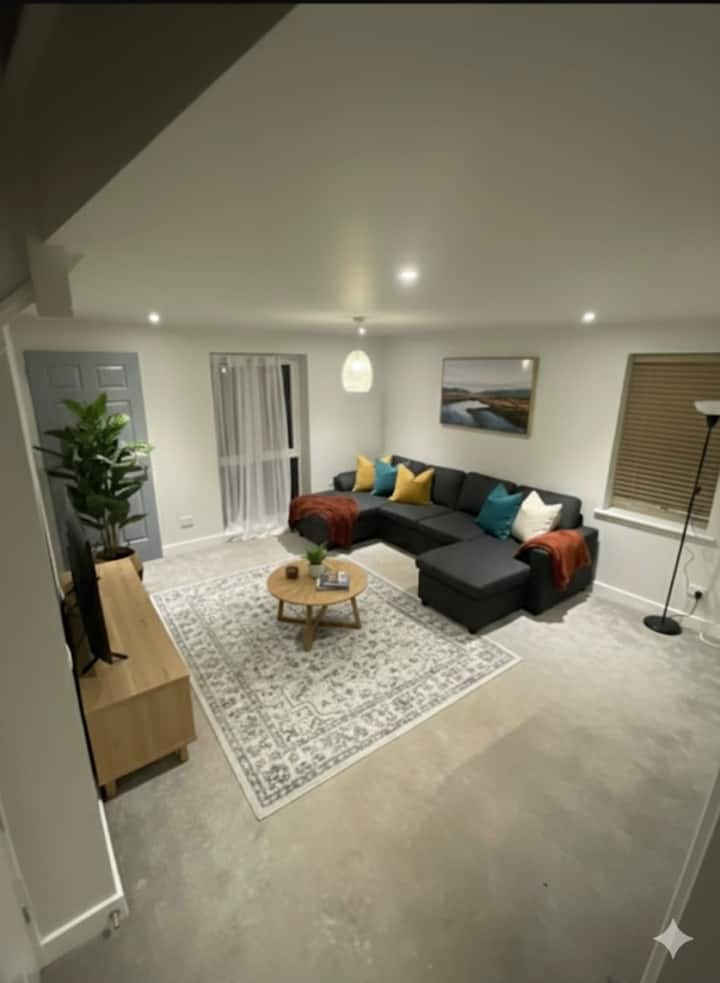 Modern  -  3 Bedroom House In Nottingham - Nottingham