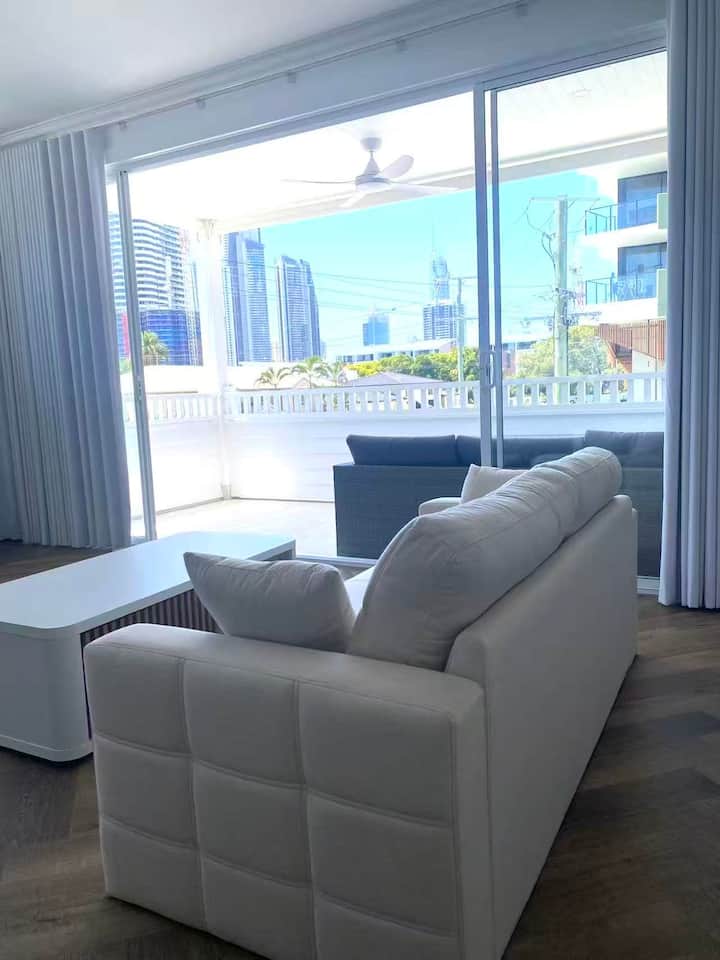 Resort Villa In Surfer’s Paradise - Surfers Paradise