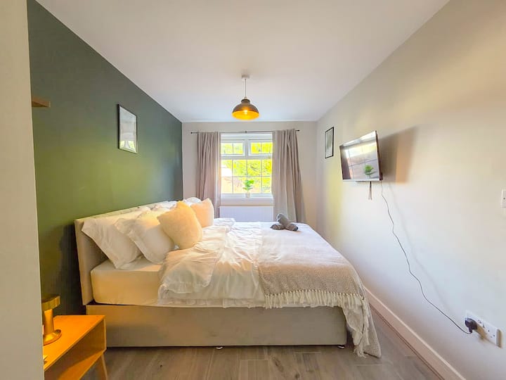 Copper Pine - Refurbished - Contractors & Families - Merthyr Tydfil