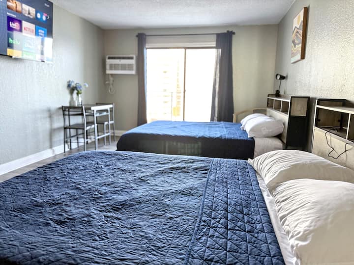 Oceanview Condo W/ Balcony & Kitchen Sleeps 4 - Myrtle Beach, SC