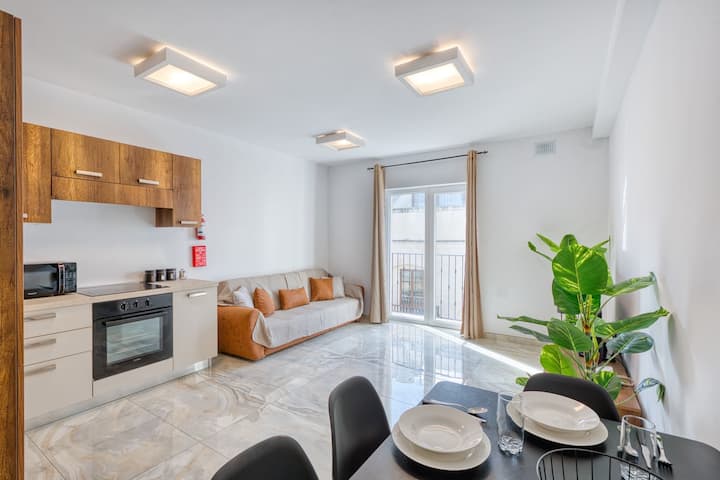 Sliema Gem | Walk To Balluta Bay & Promenade - Malta