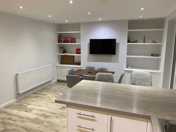 Lovely Spacious 3 Double Bedroom House - Liverpool