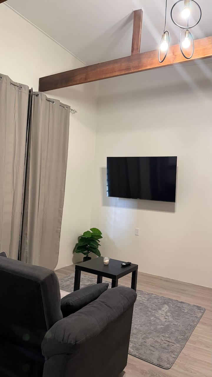 Modern Vibe Studio A/c - Paramaribo