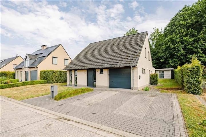 Ruime Villa Met Tuin & Parking Nabij Gent (Nieuw) - Flanders