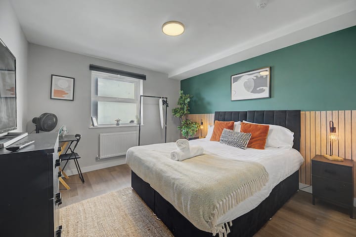3br | 2 Bathroom - 5 Bed| Private Parking - Cardiff