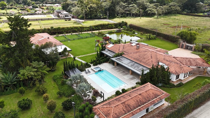 Luxury Mansion “La Reina” In Llanogrande - Rionegro