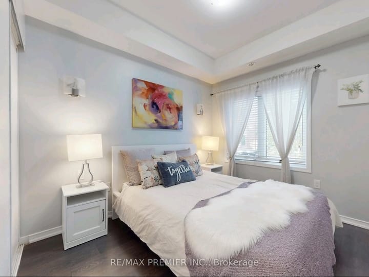 Entire, Cozy Townhouse Close To York University - Vaughan