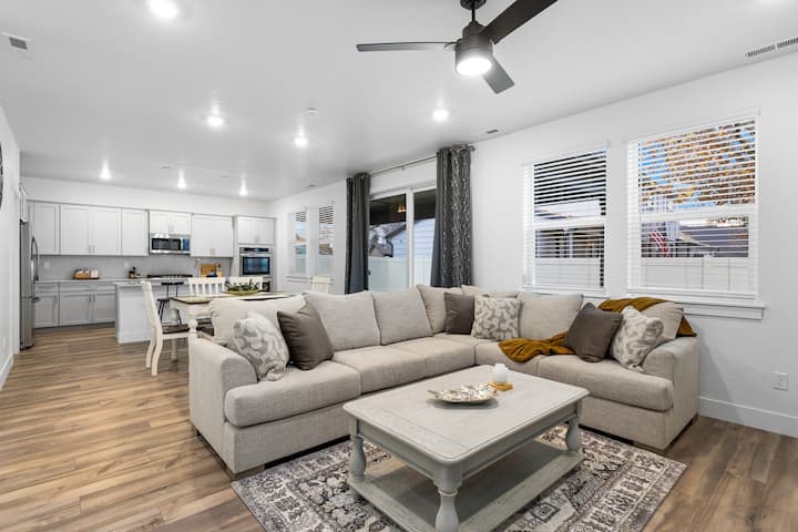 Creswell Lane! Where Luxury Meets Entertainment! - Eagle Island State Park, Eagle