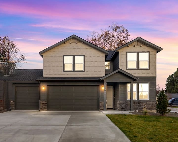 Creswell Lane! Where Luxury Meets Entertainment! - Boise, ID