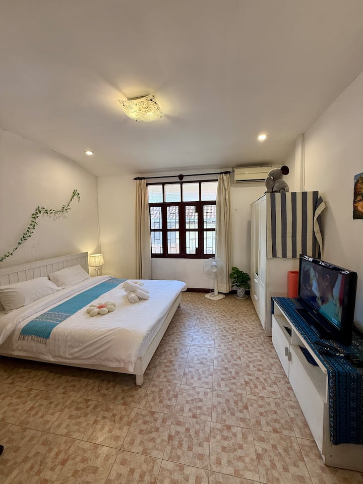 Relaxing Stay By The Mekong - Beautiful Sunsets - Vientiane