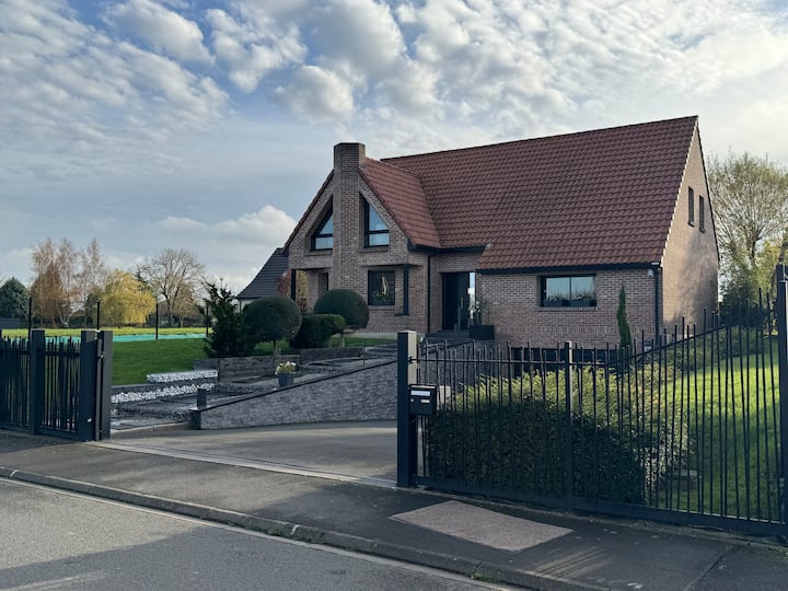 Maison Spacieuse Au Calme - Lens, France