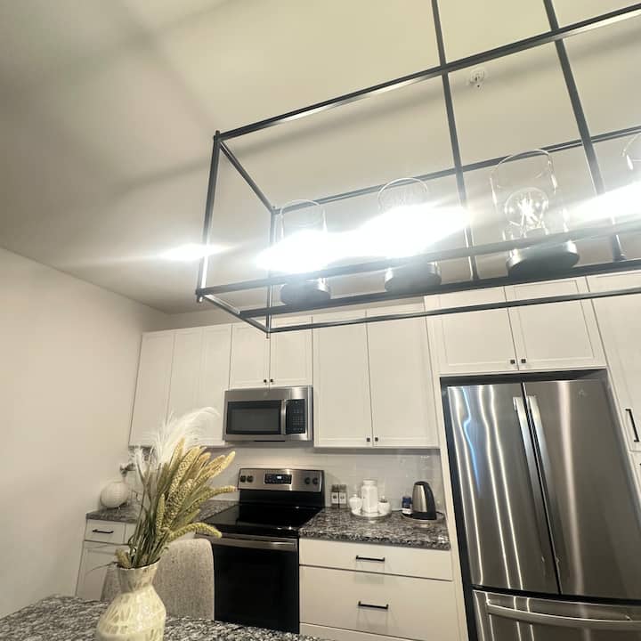 The Luxe One-bedroom Hideaway - Snellville, GA