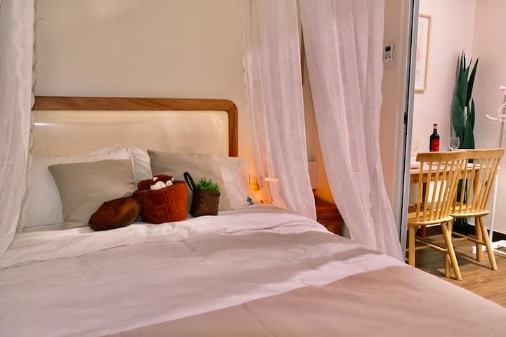 Near Bgc&ortigas, Romantic Elegant 1br For Couple - Taguig