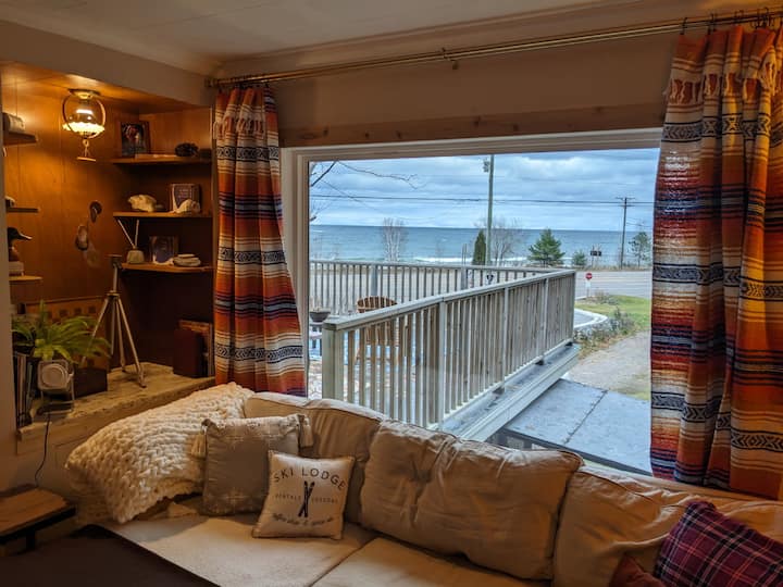 Rock Cut Cottage - 2 Bedrooms, Lake Views & Sauna - Marquette, MI