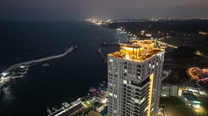 [호텔&펜션]해변앞#투룸(침대2,한실1)#깨끗한숙소#경포,중앙시장,주문진도깨비촬영지 - Gangneung-si