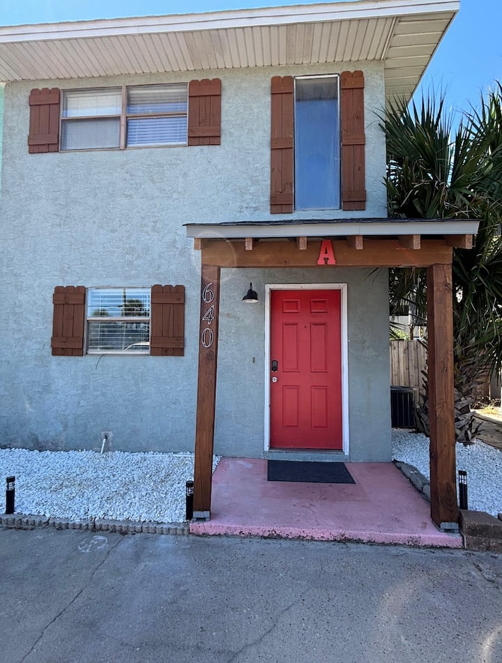 The Sandy Smiles Beach House 5 Minutes Walk To Fun - Panama City Beach, FL