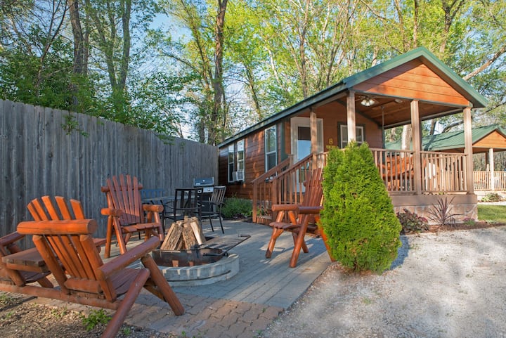 Deluxe Cabin: Kansas City Rv Resort Oak Grove, Mo - Odessa, MO