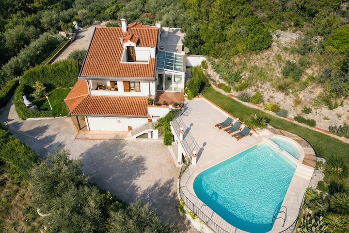 Scappo In Umbria: Villa Elena Refined Retreat - Terni