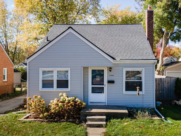 Cozy Berkley Bungalow! - Beverly Hills, MI