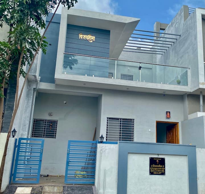 Vijayseema Banglow 
Near Relway Station And Stand - 