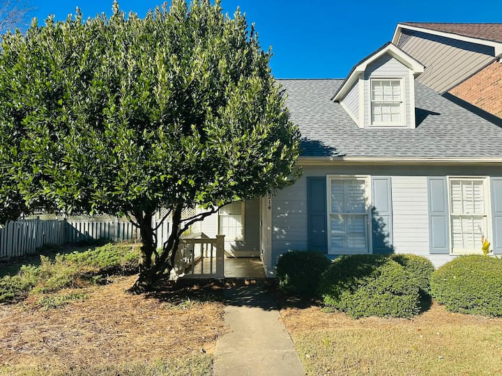 Cozy Townhome Minutes From Downtown And E Main. - Spartanburg, SC
