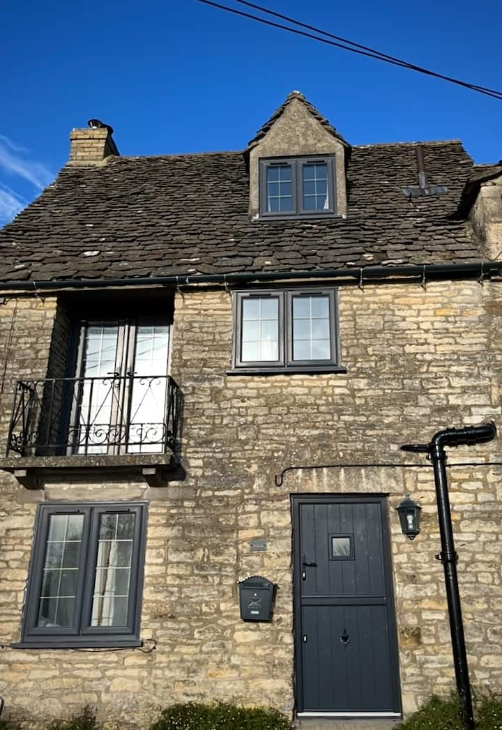 Charming Cotswold Cottage With Stunning Views - Nailsworth