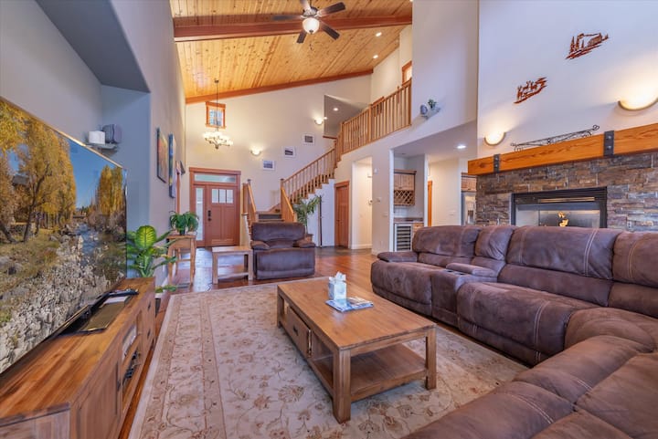 4 Br / 3.5 Ba Home Near Downtown Truckee & Skiing! - Truckee, CA