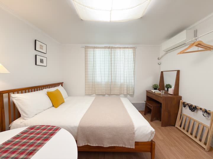 이태원 도보 10분｜무료짐보관｜남산·명동·경복궁｜경리단길 1분｜녹사평역 8분 - South Korea