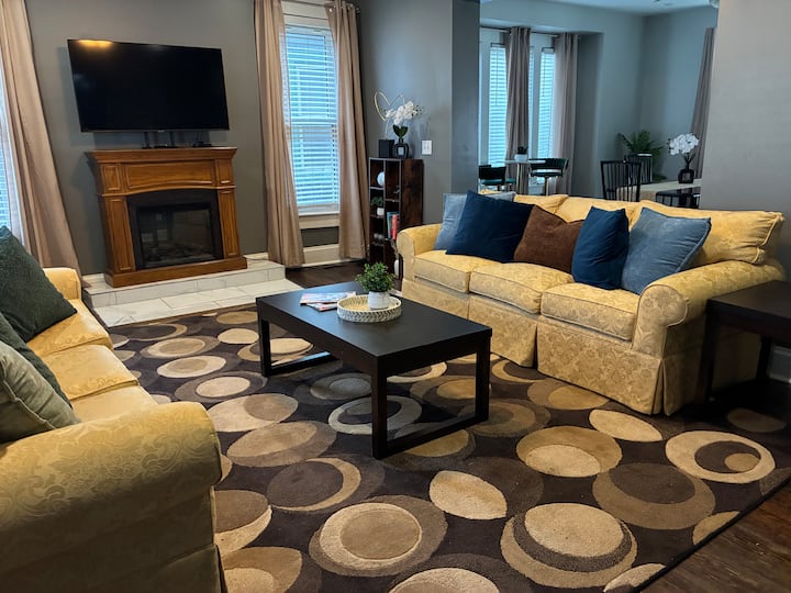 Walk To Umkc, Free Off Street Parking - Kansas City, MO