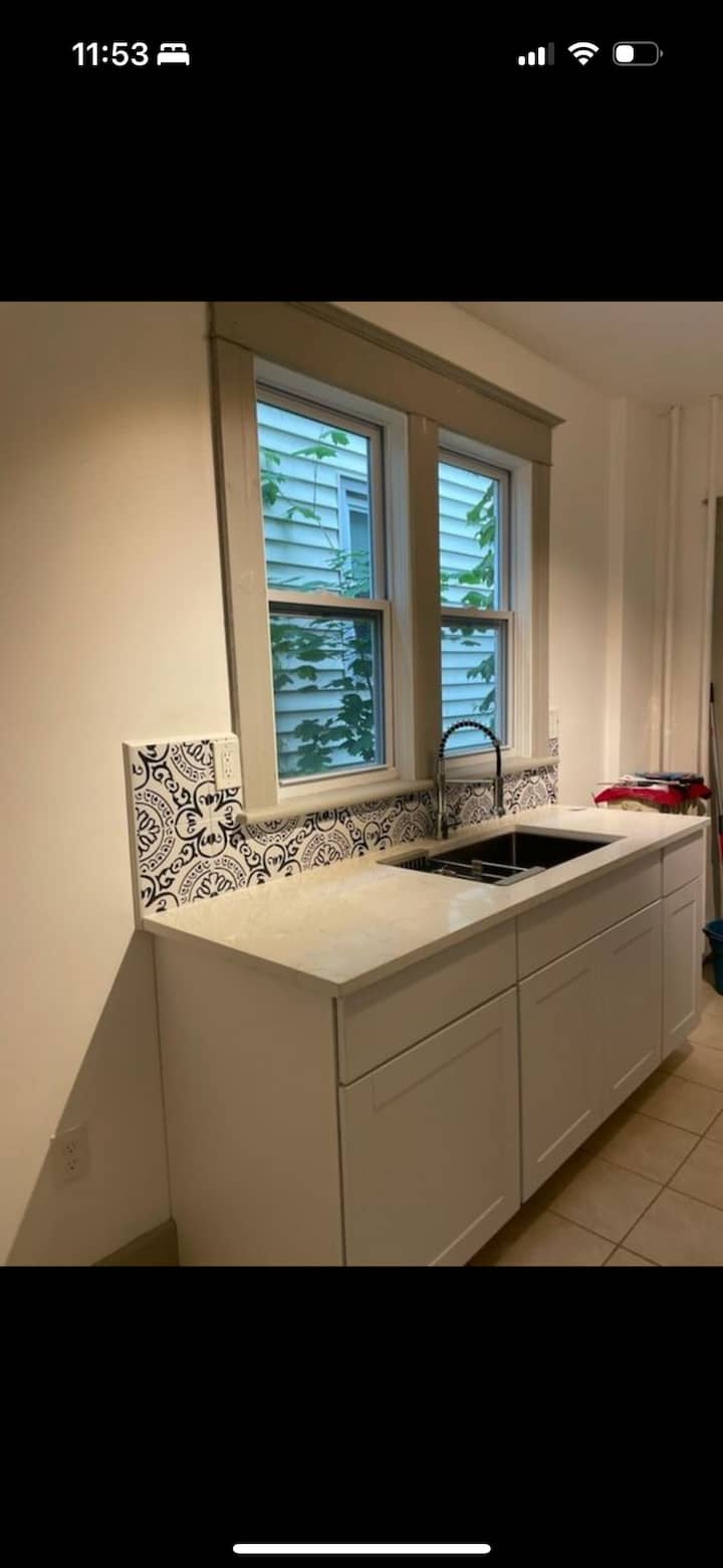 Nyc 28 Min; 4 Min Walk To Train; 2 Kings Bdrm Bsmt - Yonkers, NY