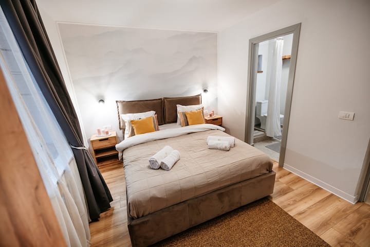 Forest Villa: Entire Floor Balcony & Mountain View - Sinaia