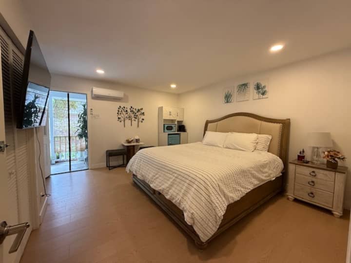 Huntington Beach Stylish In-law Suite - Huntington Beach, CA