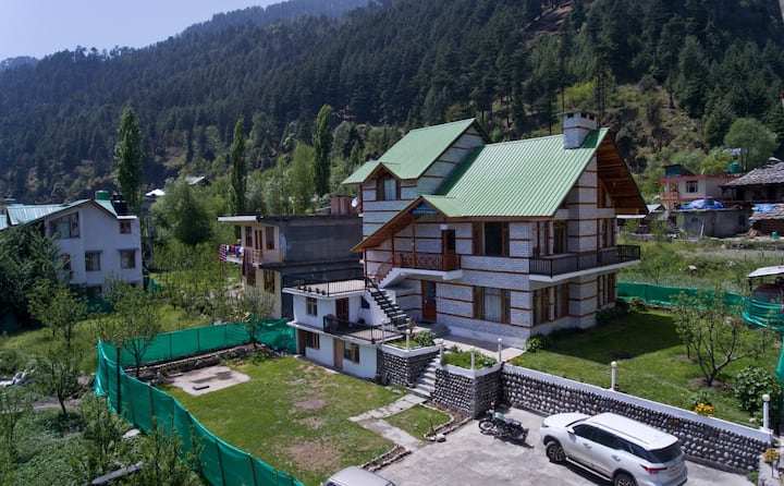 7 Bhk Luxury Entire Villa |Chef | Fireplace |Lawn - Manali