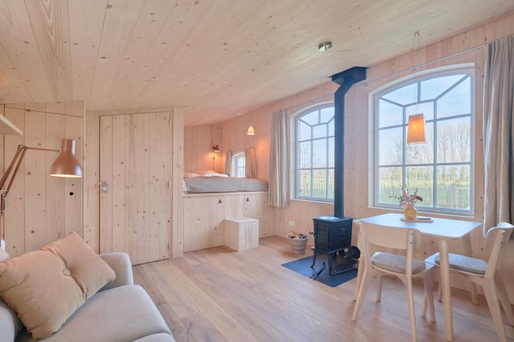 Mini Huisje Met Bedstee En Houten Interieur - Zutphen