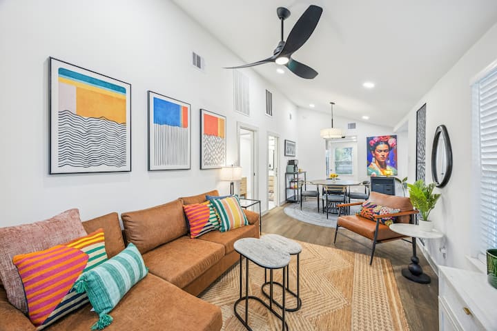 A Hoot's Nest-lux Boutique Bungalow Near Downtown! - Austin, TX