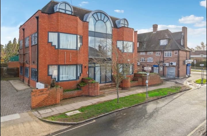 Luxury Flat / 16 Min Heathrow Airport - Uxbridge
